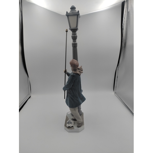 Ceramic model by Lladro - lamp lighter lighting a gas street lamp ...