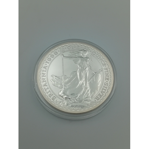 A vintage 1998 Britannia one ounce silver coin. Weight 32.4g