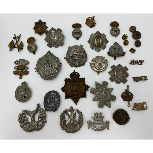 Collection of mainly metal KC cap badges in small box including ...