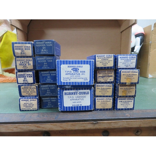 Hornby Dublo collection, generally excellent to good in good plus boxes ...