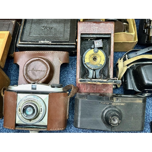 Box containing a quantity of cameras, to include Coronet XCLL boxed ...