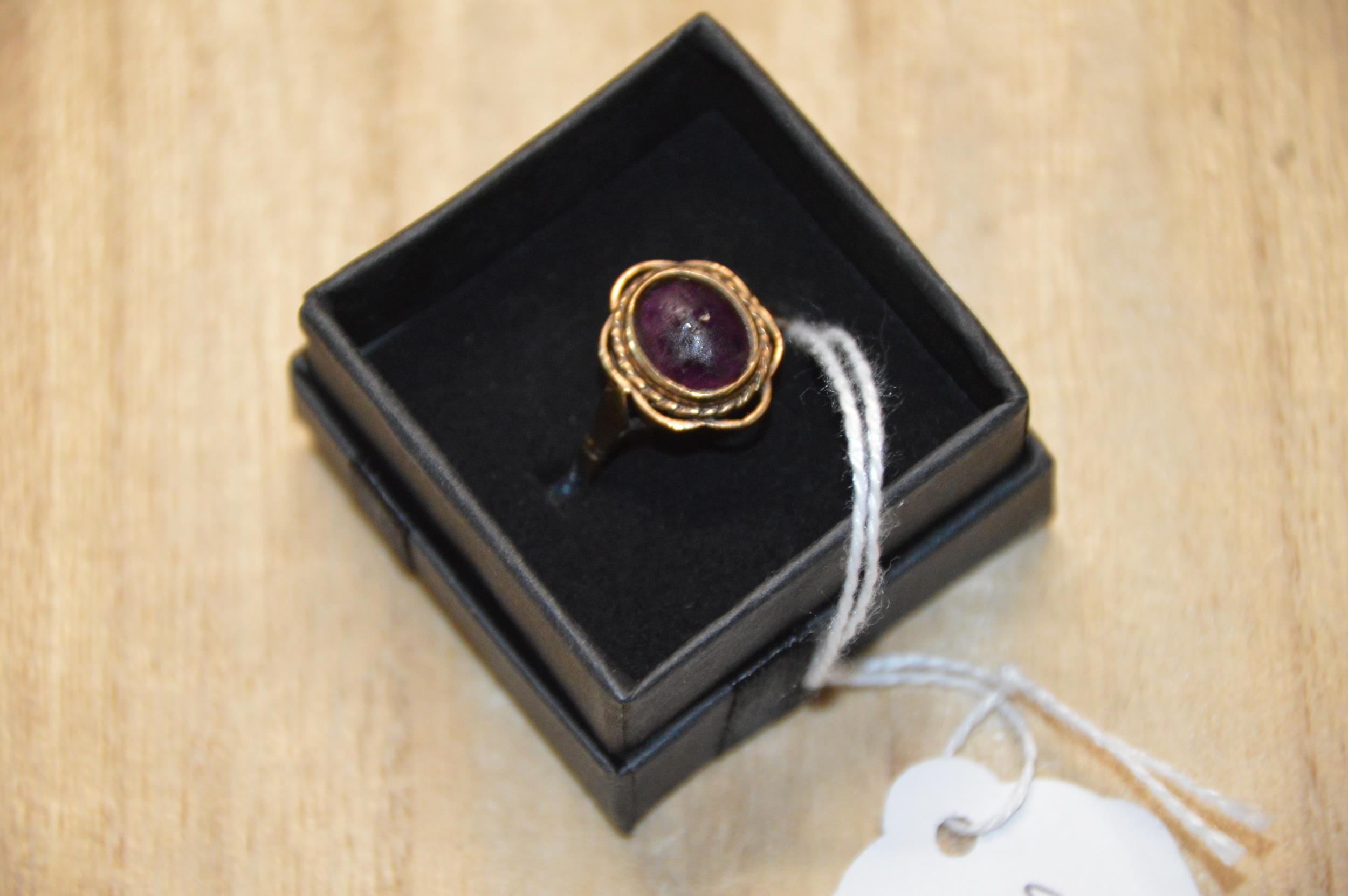 9ct gold ring, size p, 3.2g