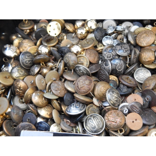 A Large Quantity of Military Buttons & Sets From Various WWI/WWII ...