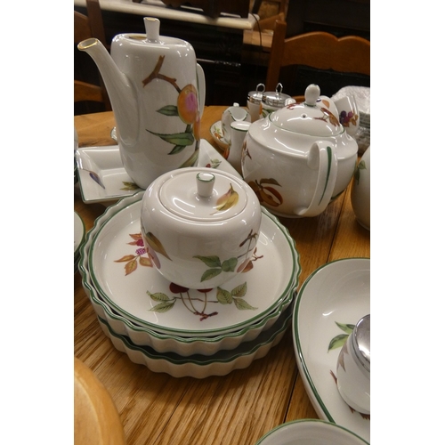 Large collection of Royal Worcester 'Evesham' pattern ceramics - over ...