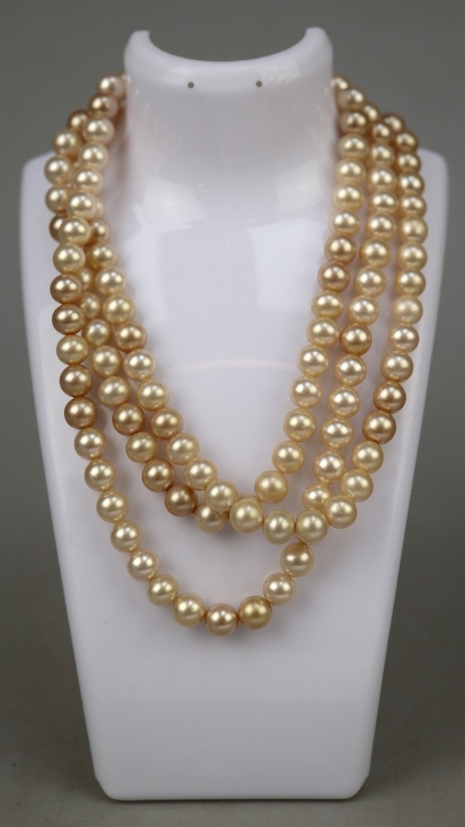 Ciro 3 string pearl necklace with 9ct gold clasp