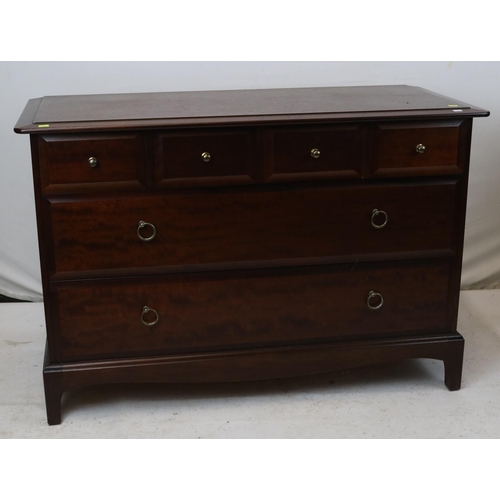 A Stag Minstrel 4 over 2 low chest of drawers measuring approx. 107w x ...