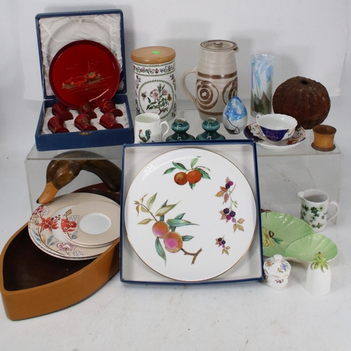 Assorted sundries to include Portmeirion etc, Isle of Wight glass ...