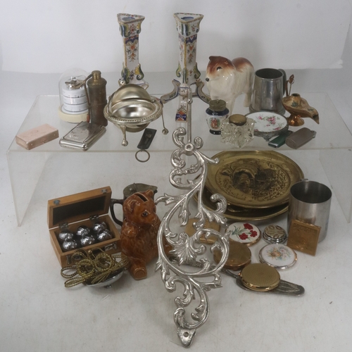 Mixed quantity of sundries to include assorted metalwares and ...