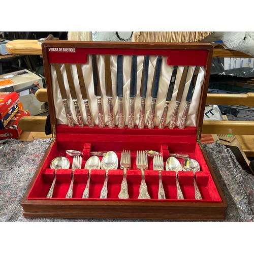 Viners silver plated canteen of cutlery in wooden fitted case
