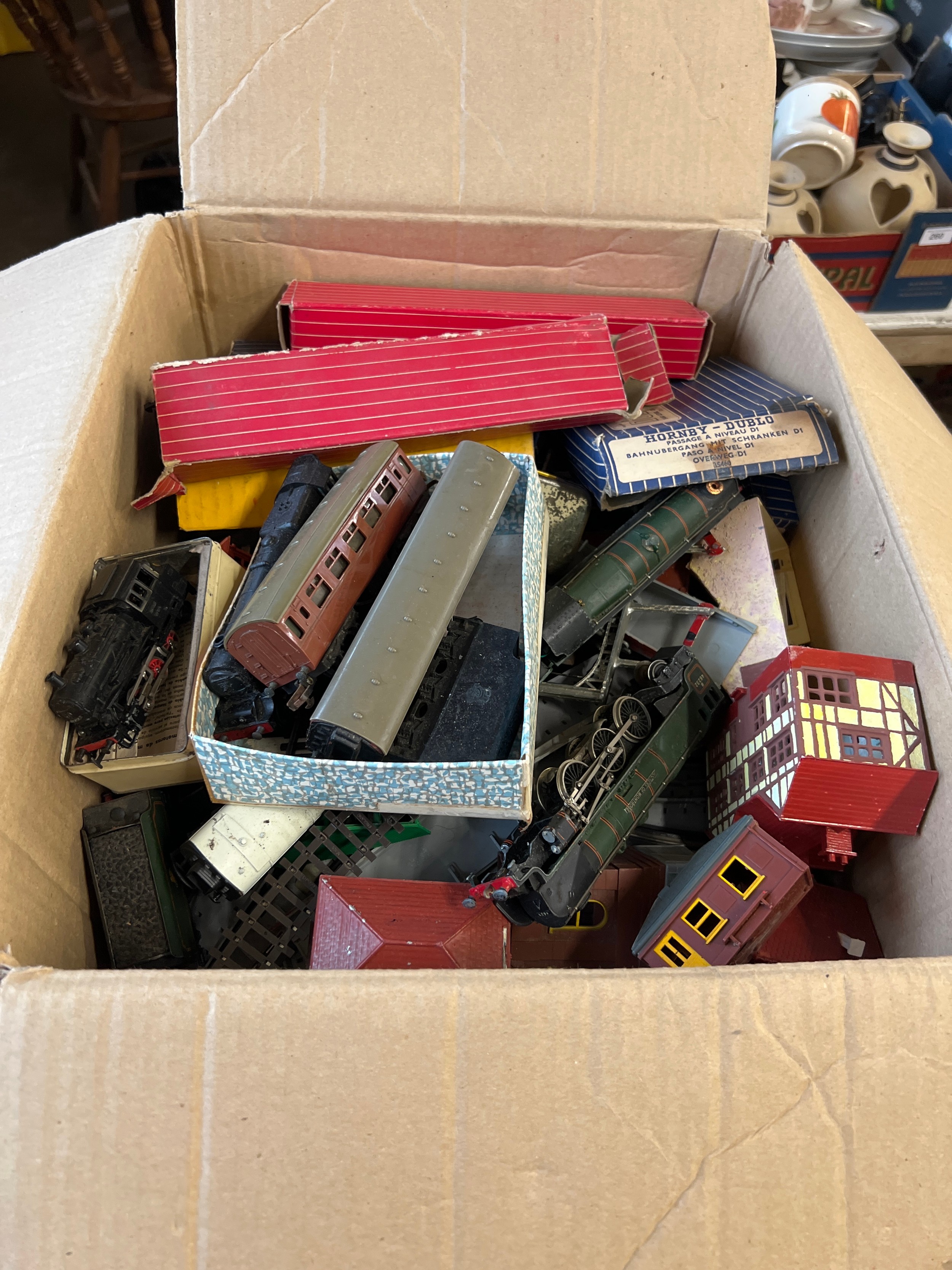 Box of Hornby Dublo carriages, Locos, examine