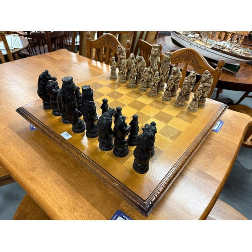 Berkeley Reynard The Fox Chess Set.