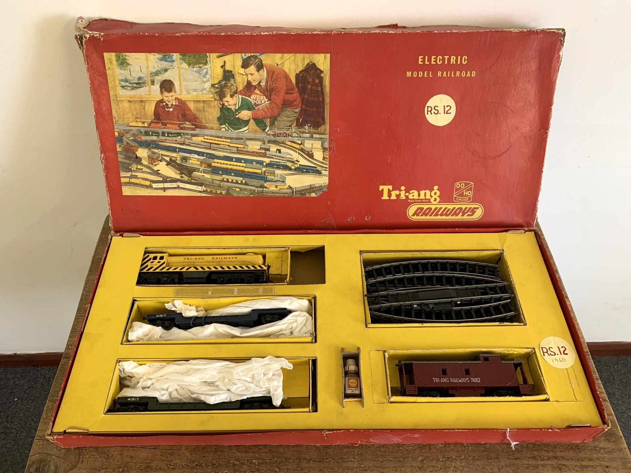 A boxed Triang electric model railroad RS.12, circa 1960 (contents with ...