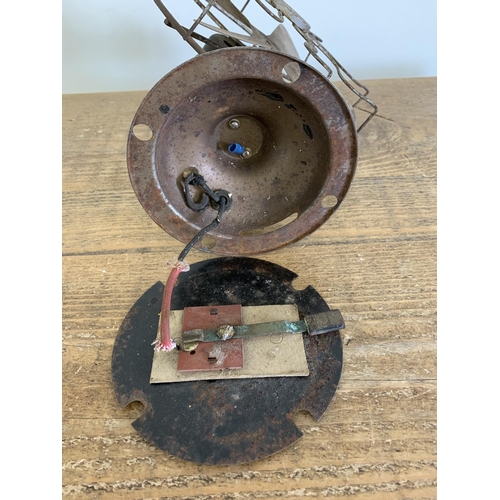 A vintage Gilbert electric fan, this item is sold as a 'Collectors Item ...