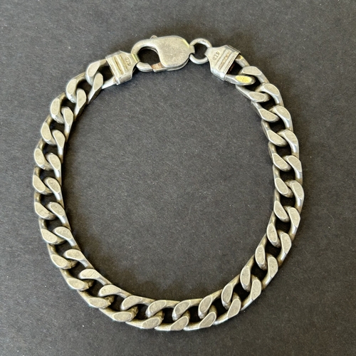 A chunky 925 sterling silver bracelet, weight approx. 32g