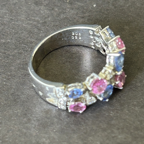 A 750 (18ct) white gold ring with original paperwork from Winsor Bishop ...