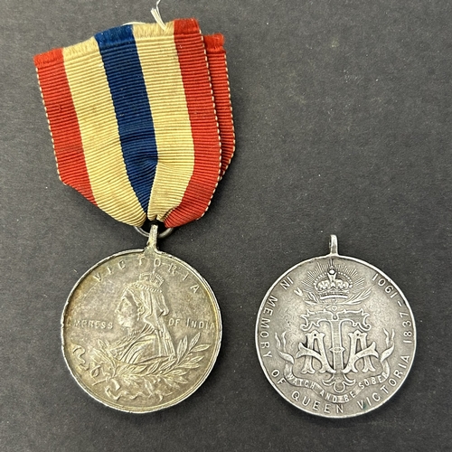 A heavy white metal 1901 Victorian in Memoriam medallion, weight approx ...