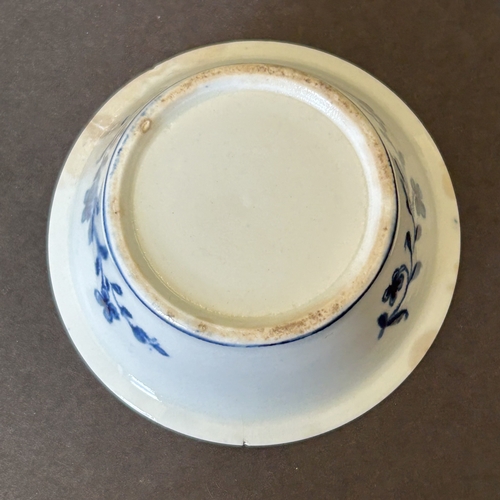 An 18th Century Lowestoft porcelain small patty pan decorated with ...
