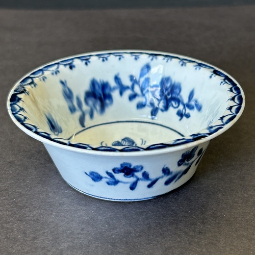 An 18th Century Lowestoft porcelain small patty pan decorated with ...