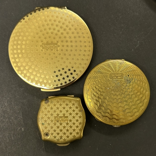 Four vintage powder compacts including Stratton, a wood example (one ...