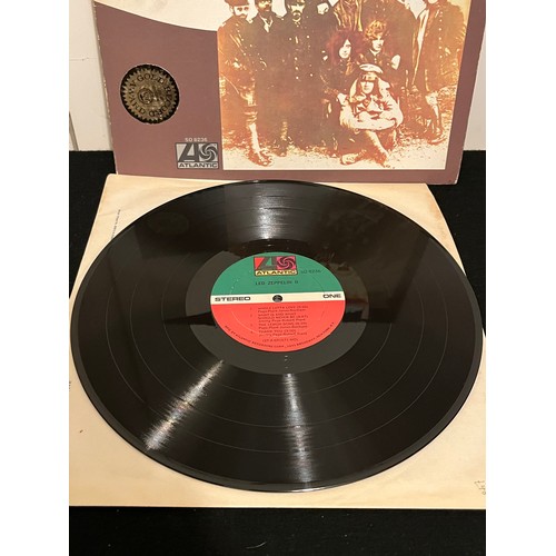 Led Zeppelin, volume two SD 8236,