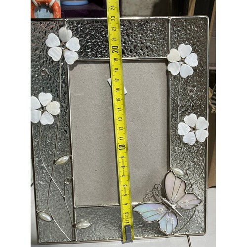 Pretty photo frame with flower and butterfly detail.