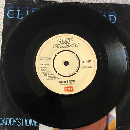 Cliff Richard. Daddy‘s home/ Shaking all over. EMI single 5251