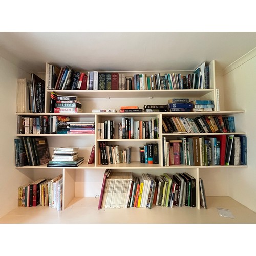 Large quantity of good quality hardback books.