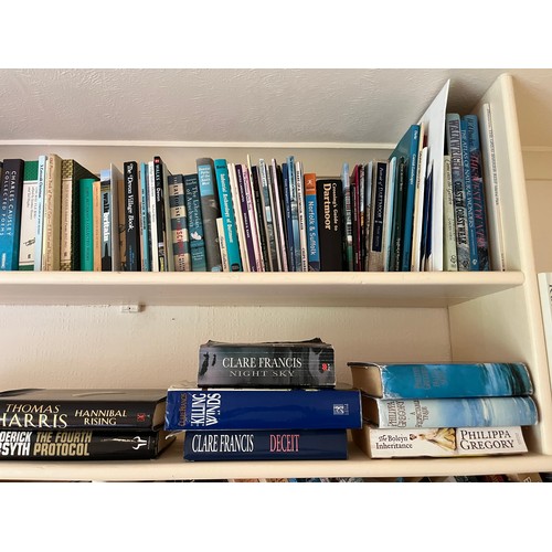 Large quantity of good quality hardback books.
