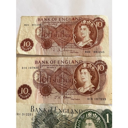 Old bank notes from the 1970's