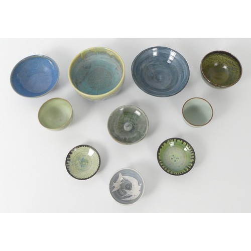 Ten studio pottery bowls, including Neil Tregear 'Swallows in Flight ...