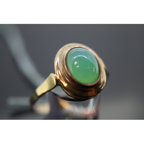 Gold marked 333 ring with jade cabochon stone, size S