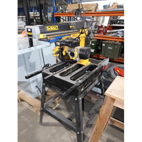 1 radial arm cross cut saw by Dewalt type DW720, 240v