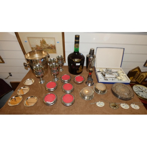 A quantity of mainly vintage silver-plated cocktail & bar items