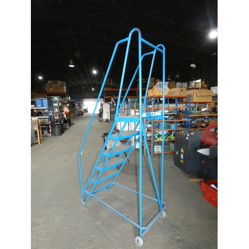 A set of blue metal warehouse steps, 6 step, max load approx 200kg