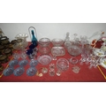 A quantity of miscellaneous decorative glassware