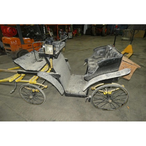 A vintage pony carriage/trap with 4 wheels, complete with mounted coach ...