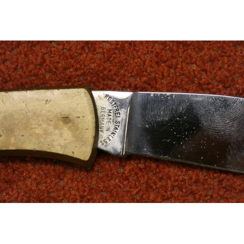 A collection of miscellaneous decorative pen knives