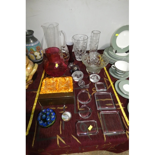 A ruby red glass jug, a quantity of miscellaneous decorative glassware ...