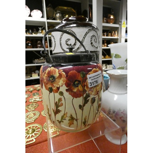 A floral patterned Royal Doulton and biscuit barrel, Two Beswick shell ...