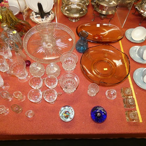 A quantity of miscellaneous decorative glassware and drinking glasses