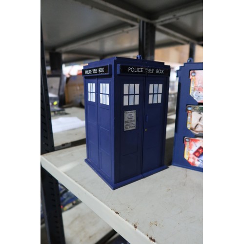 A large collection of Doctor Who Battle in time trading cards ...