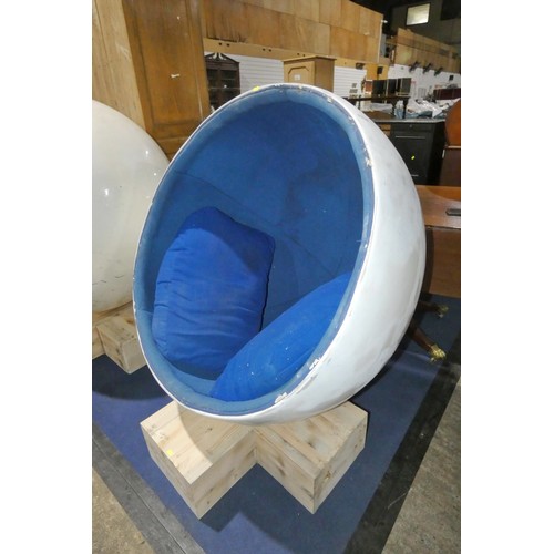 A 1960s vintage white fibreglass egg or ball chair with blue fabric ...