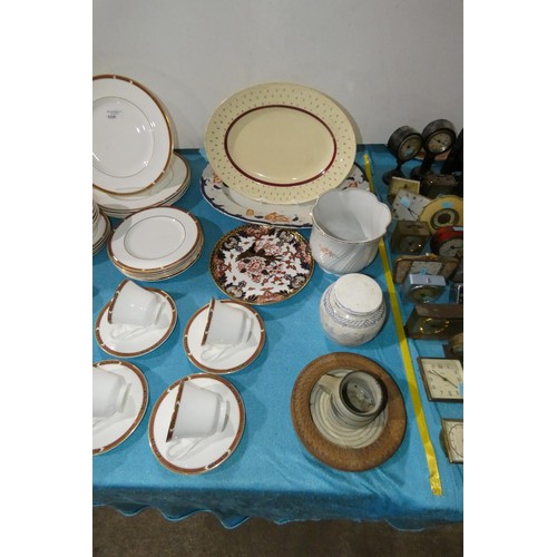 A quantity of miscellaneous dinnerware, teaware, decorative beakers and other decorative chinaware a
