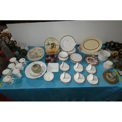 A quantity of miscellaneous dinnerware, teaware, decorative beakers and other decorative chinaware a
