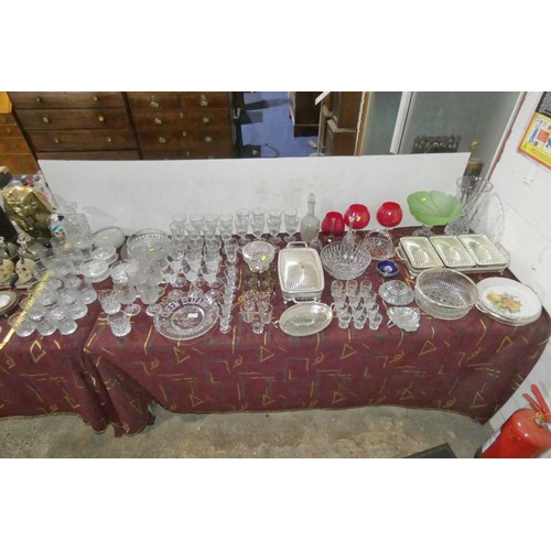 A large quantity of miscellaneous decorative glassware including ...