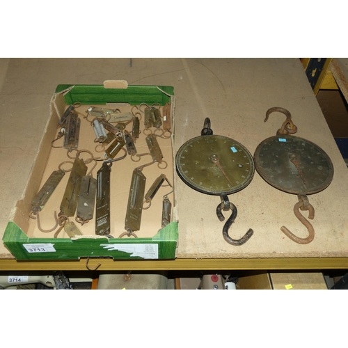 A collection of miscellaneous vintage spring balances