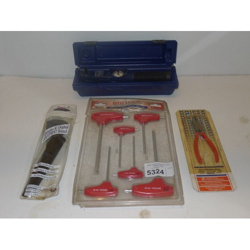 1 x Britool TWDSM8 torque wrench type tool, a Britool six piece power ...