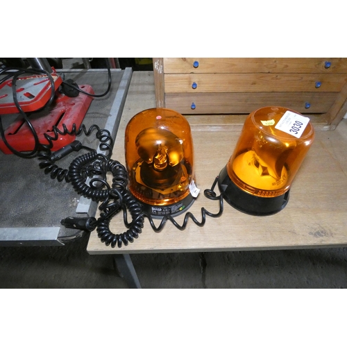 2 x magnetic vehicle mounted rotating amber beacons