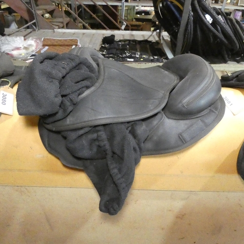 1 x Torsion Italian black synthetic saddle