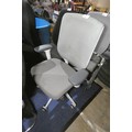 1 x Senator grey upholstered office swivel chair